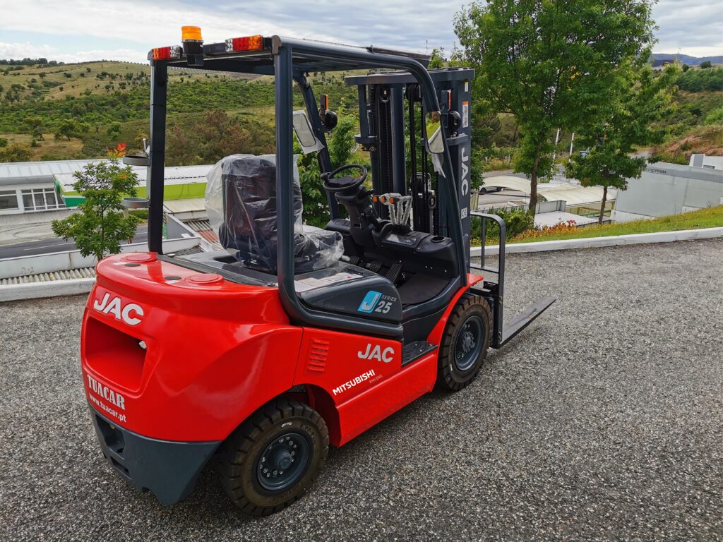 JAC EMP DIESEL CPCD 35 SERIE J | TRIPLEX 4.5 METROS | 3500 KG - TUACAR | Stock