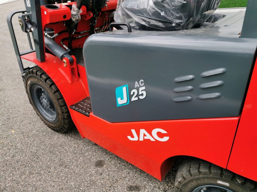 JAC EMP ELÉTRICO CPD 25 SERIE J | TRIPLEX 4.5 METROS | 2500 KG - TUACAR | Stock
